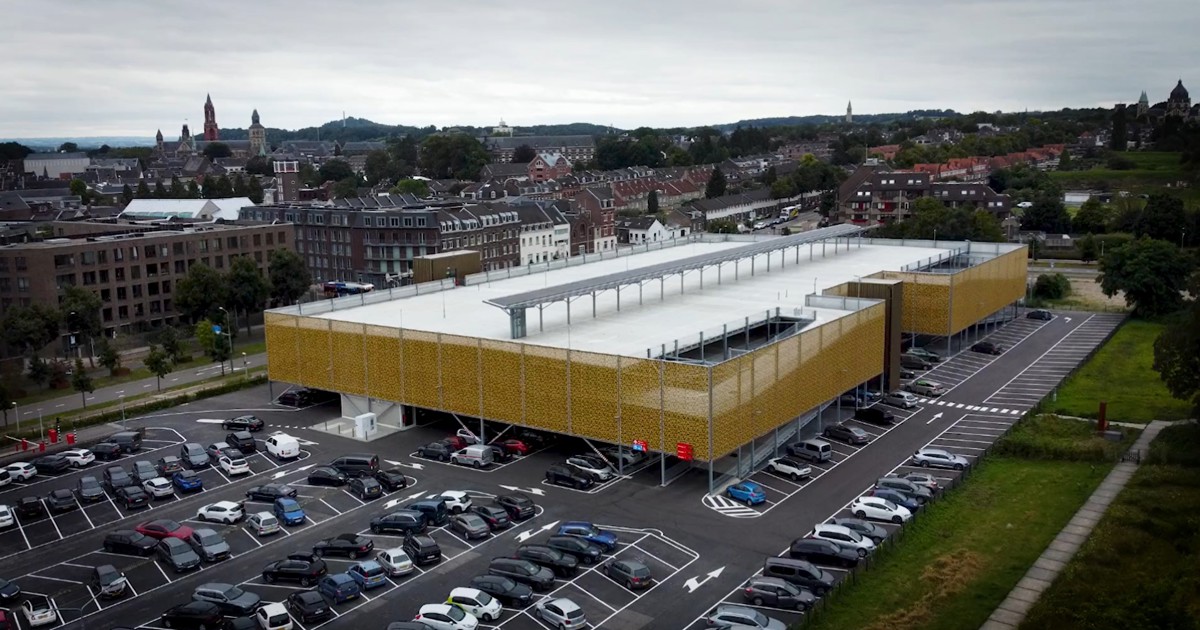 Volledig zelfvoorzienende parkeergarage Q-Park Maastricht | Batenburg ...